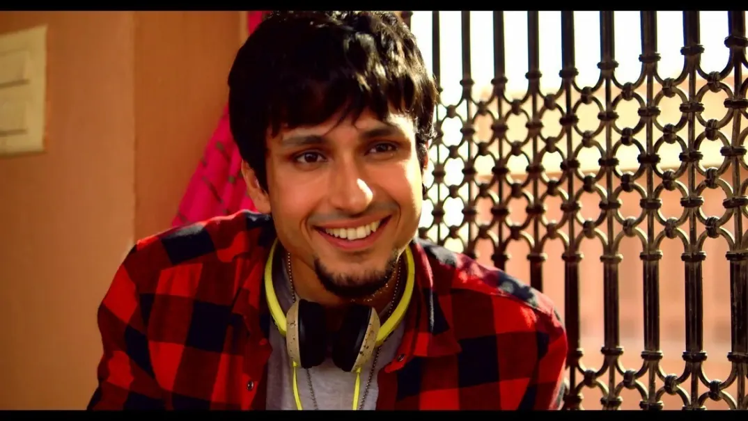 Watch Tripling Season 1 E2 - Ab Kidhar...? online in HD on ZEE5