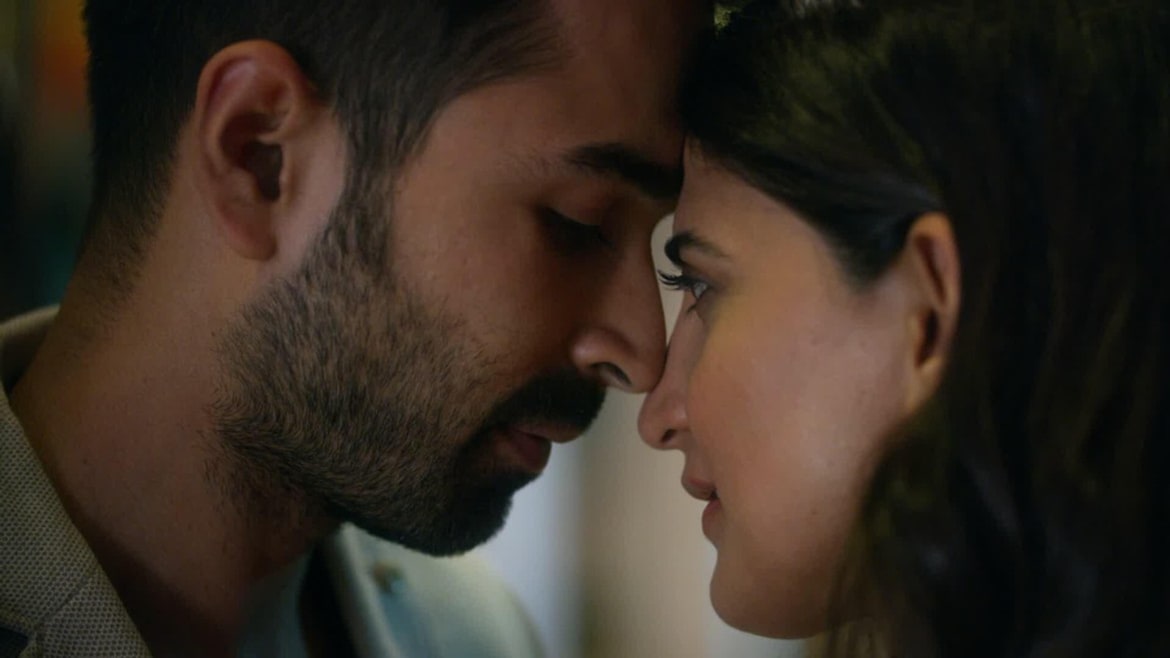 Watch Bombers Season 1 E10 - Episode 10 - Fort Et Fier online in HD on ZEE5