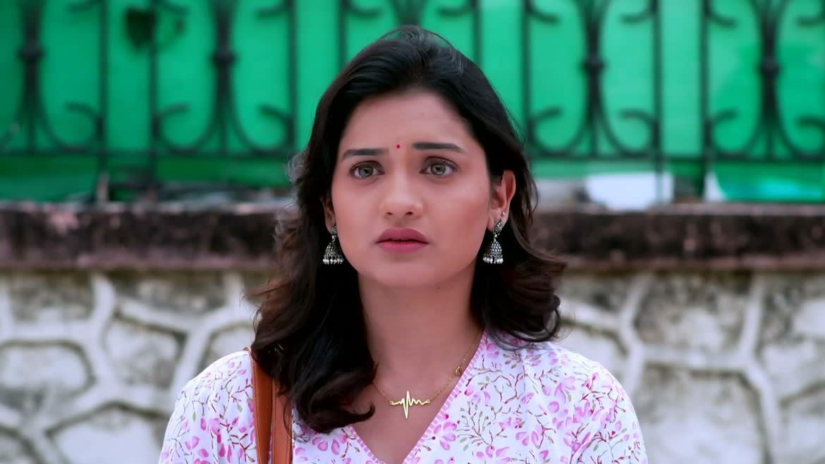 Watch Deepu Requests Time from Indra | Man Udu Udu Zhala Man Udu Udu ...