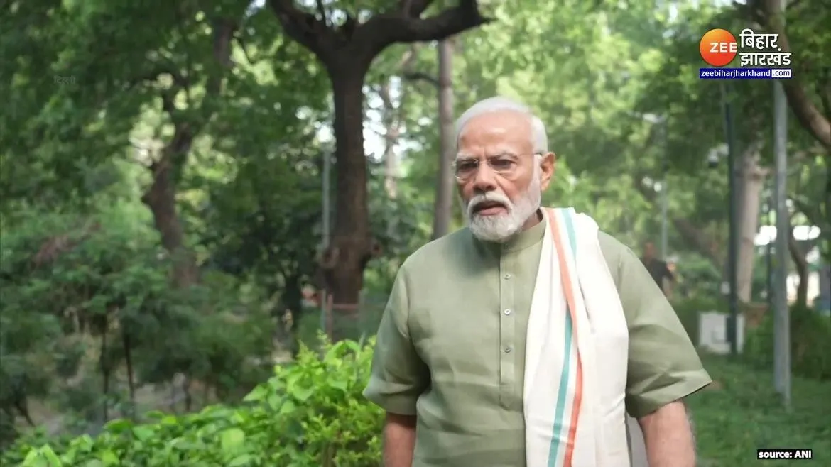 Watch Breaking News Swachh Bharat Mission PM Modi broom with wrestler ...