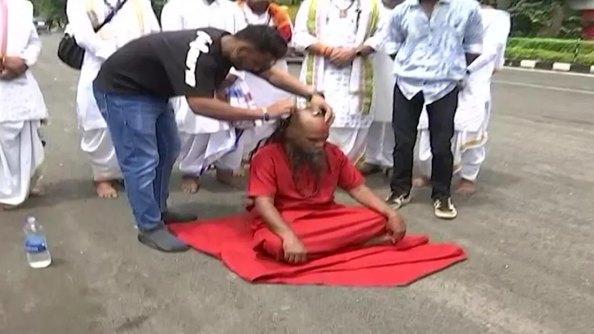 Watch Breaking News mp election Mirchi Baba protest against mp ...