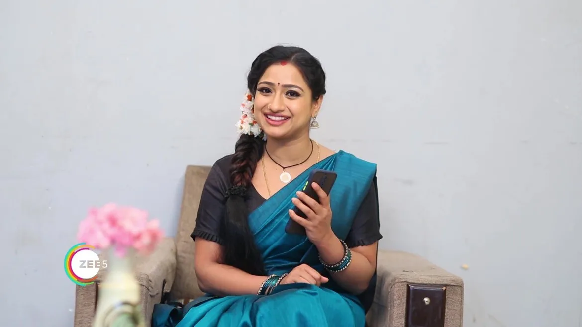 Watch Trinayani TV Serial Promo of Nayani enjoys ZEE5 | Trinayani ...