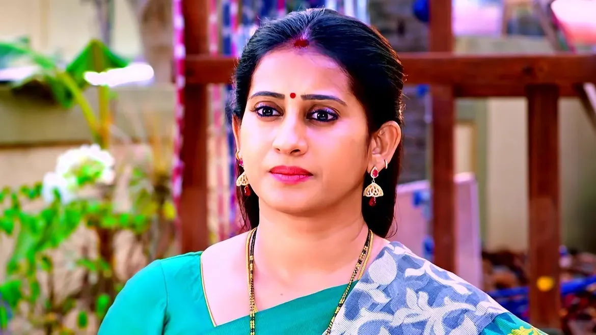 Watch Inti Guttu TV Serial 11th April 2022 Full Episode 427 Online on ZEE5