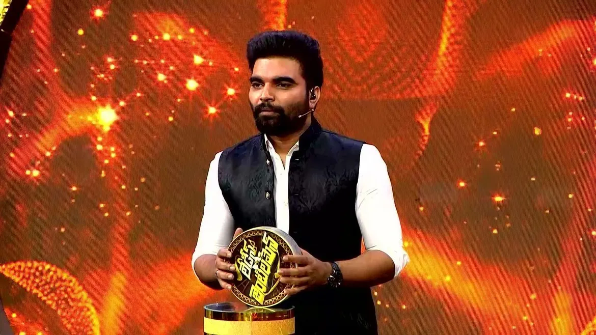 Watch Ladies And Gentlemen TV Serial 16th October 2022 Full Episode 5 Online on ZEE5