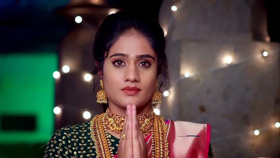 Watch Radhamma Kuthuru - November 25, 2022 - Best Scene Radhamma ...