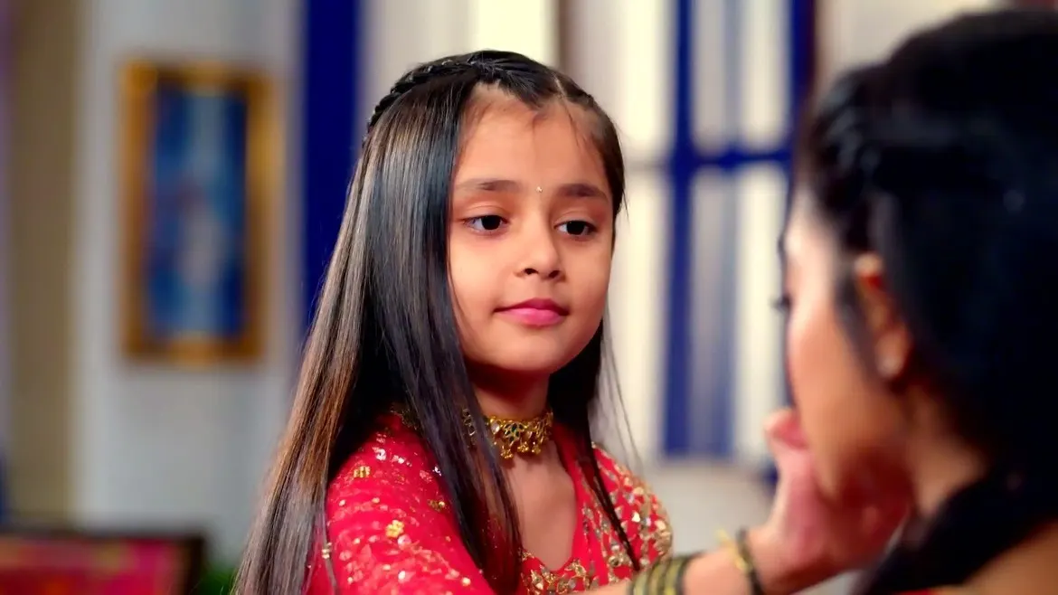 Watch Gungun Helps Radha Get Ready | Pyar Ka Pehla Naam Radha Mohan ...