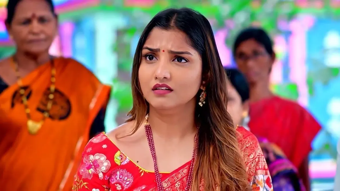 Watch Sravani Learns about Akshara's Husband | Radhamma Kuthuru ...