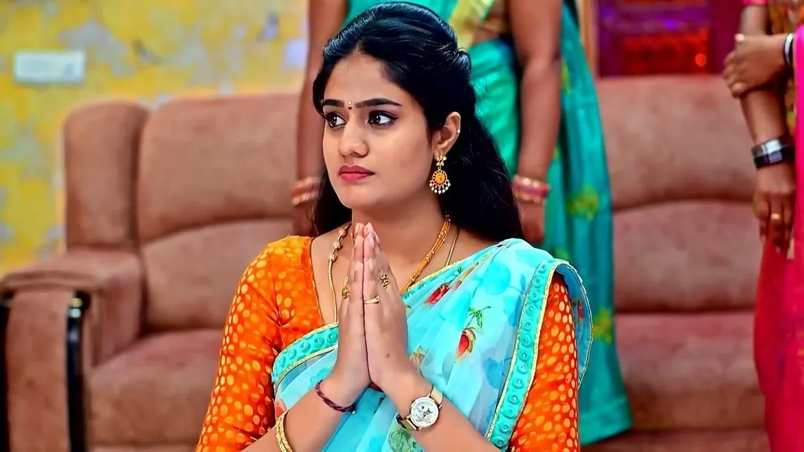 Watch Akshara Keeps Faith in the Goddess | Radhamma Kuthuru Radhamma ...