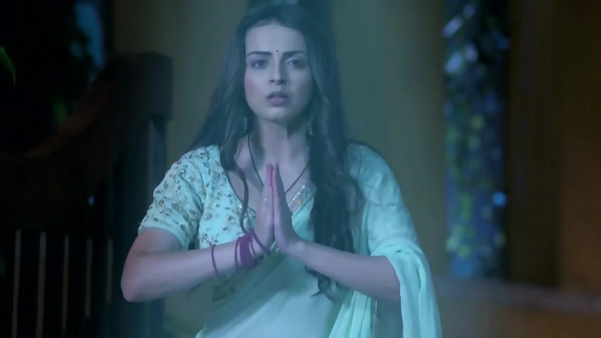 Watch Kusum Sees Maitree's True Form | Maitree Maitree TV Serial Best ...
