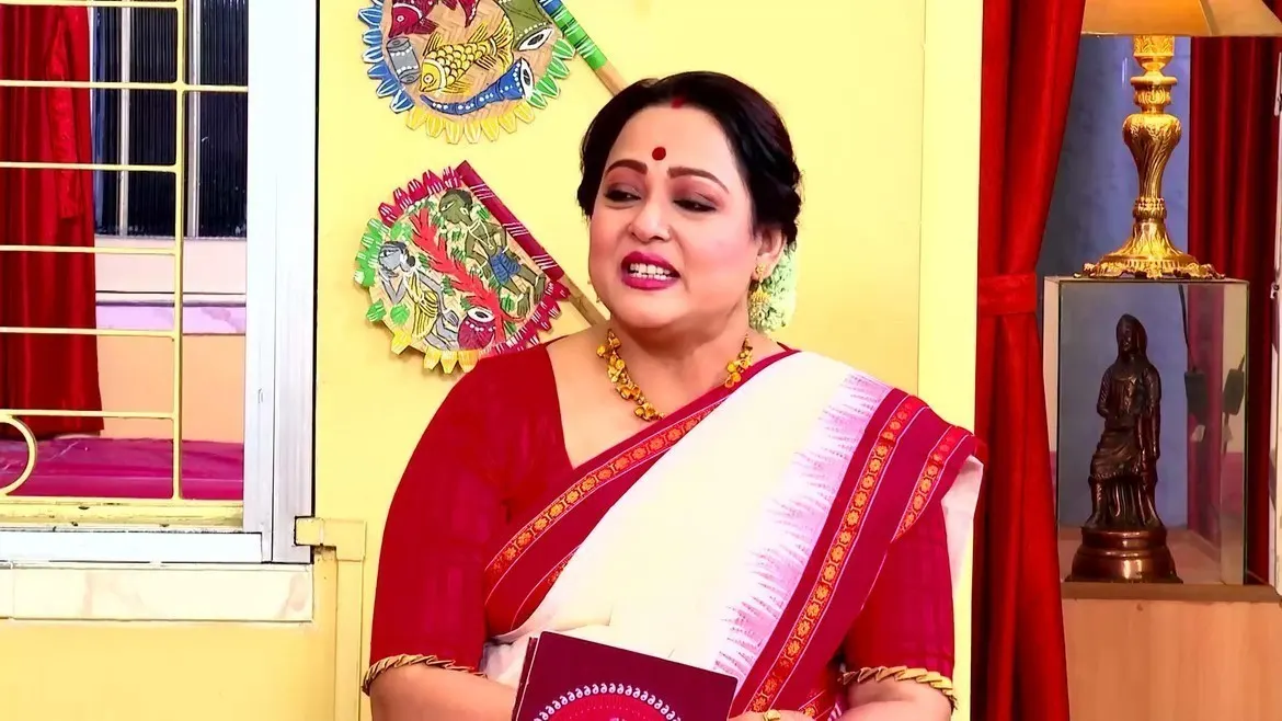 Watch Lily and Nandini Participate in the Game | Ghore Ghore Zee Bangla ...