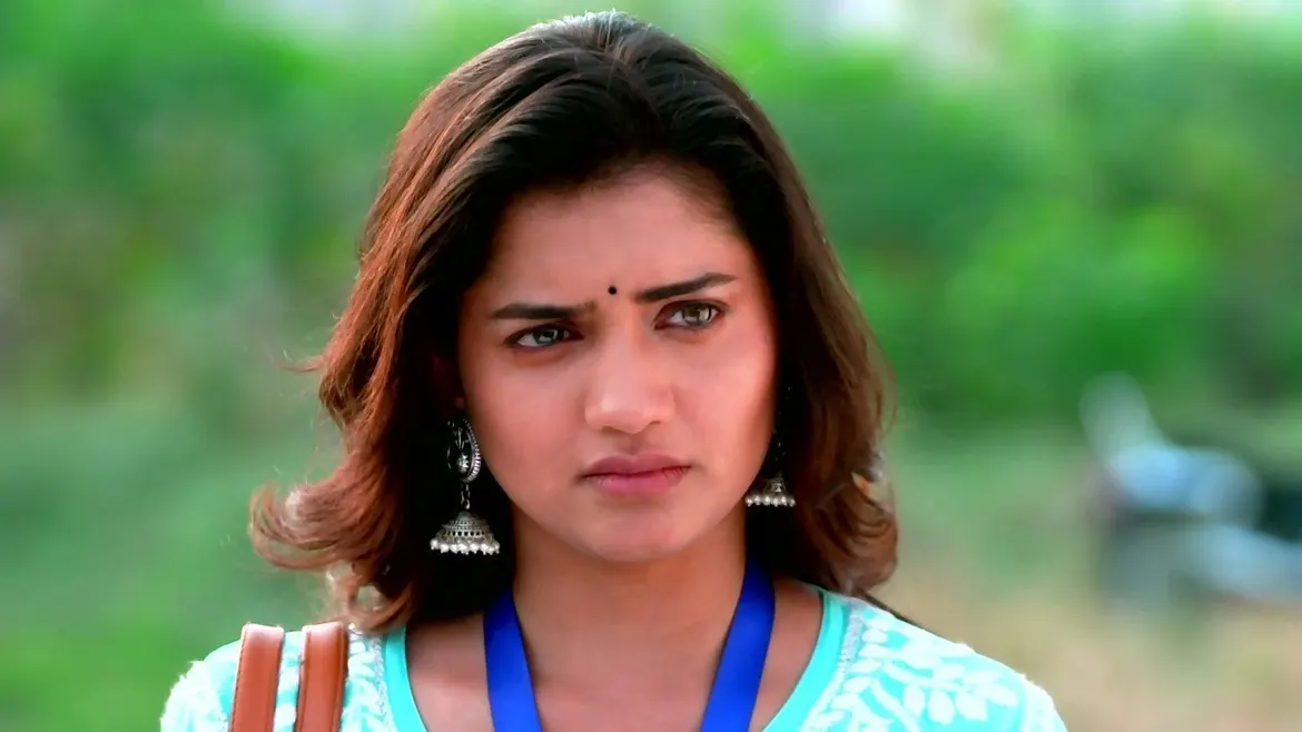 Watch Deepu Asks Indra about the Chain | Man Udu Udu Zhala Man Udu Udu ...