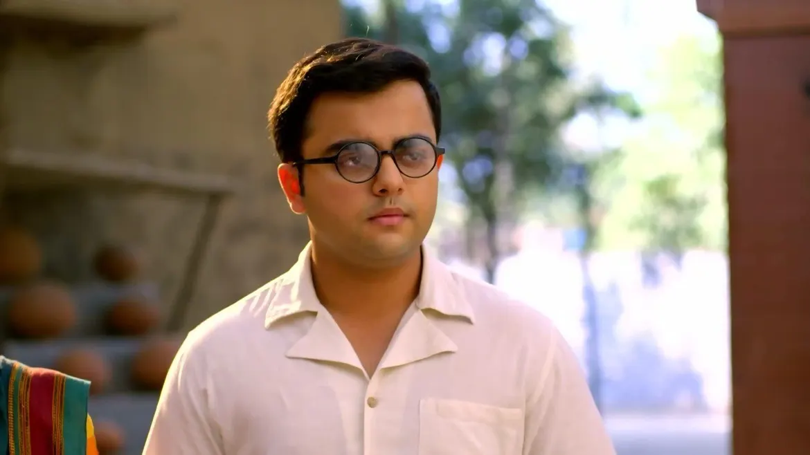 Watch Bhim Explains the True Meaning of Status | Ek Mahanayak - Dr B R ...