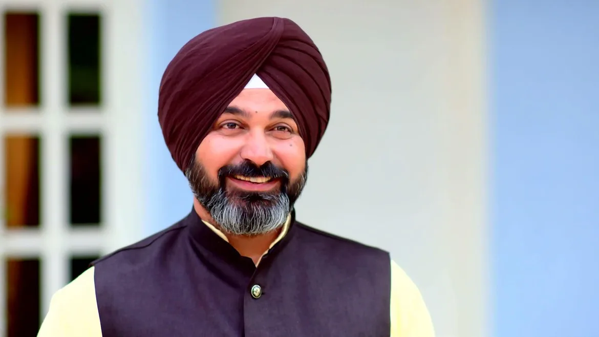 Watch Navdeep Praises Savreen | Chhoti Jathani Chhoti Jathani TV Serial ...