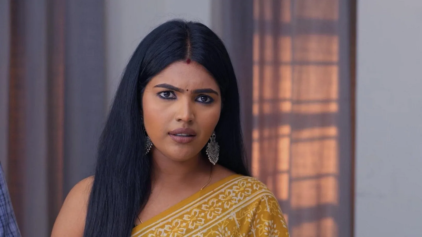 Watch Ninaithale Inikkum Latest Episodes Online Exclusively on ZEE5