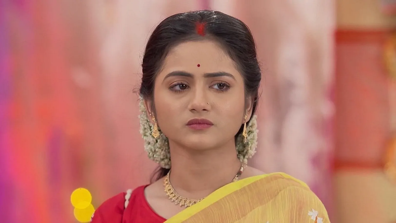 Mala Bodol TV Serial Online - Watch Tomorrow's Episode Before TV on ZEE5