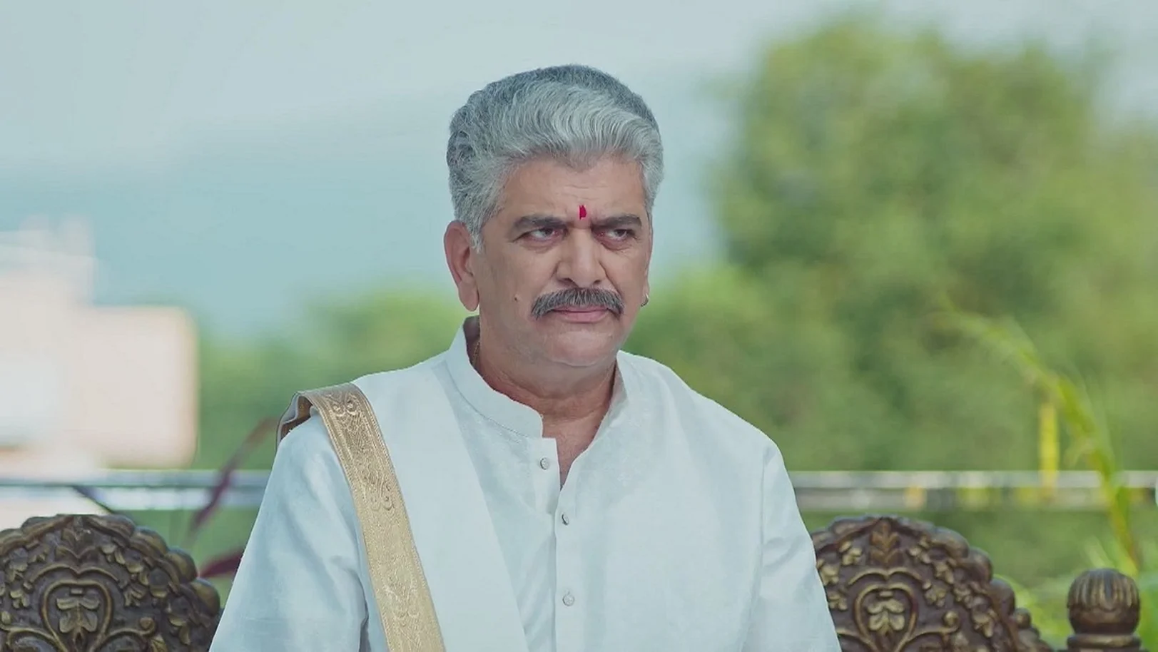 Watch Lakhat Ek Amcha Dada Latest Episodes Online Exclusively on ZEE5