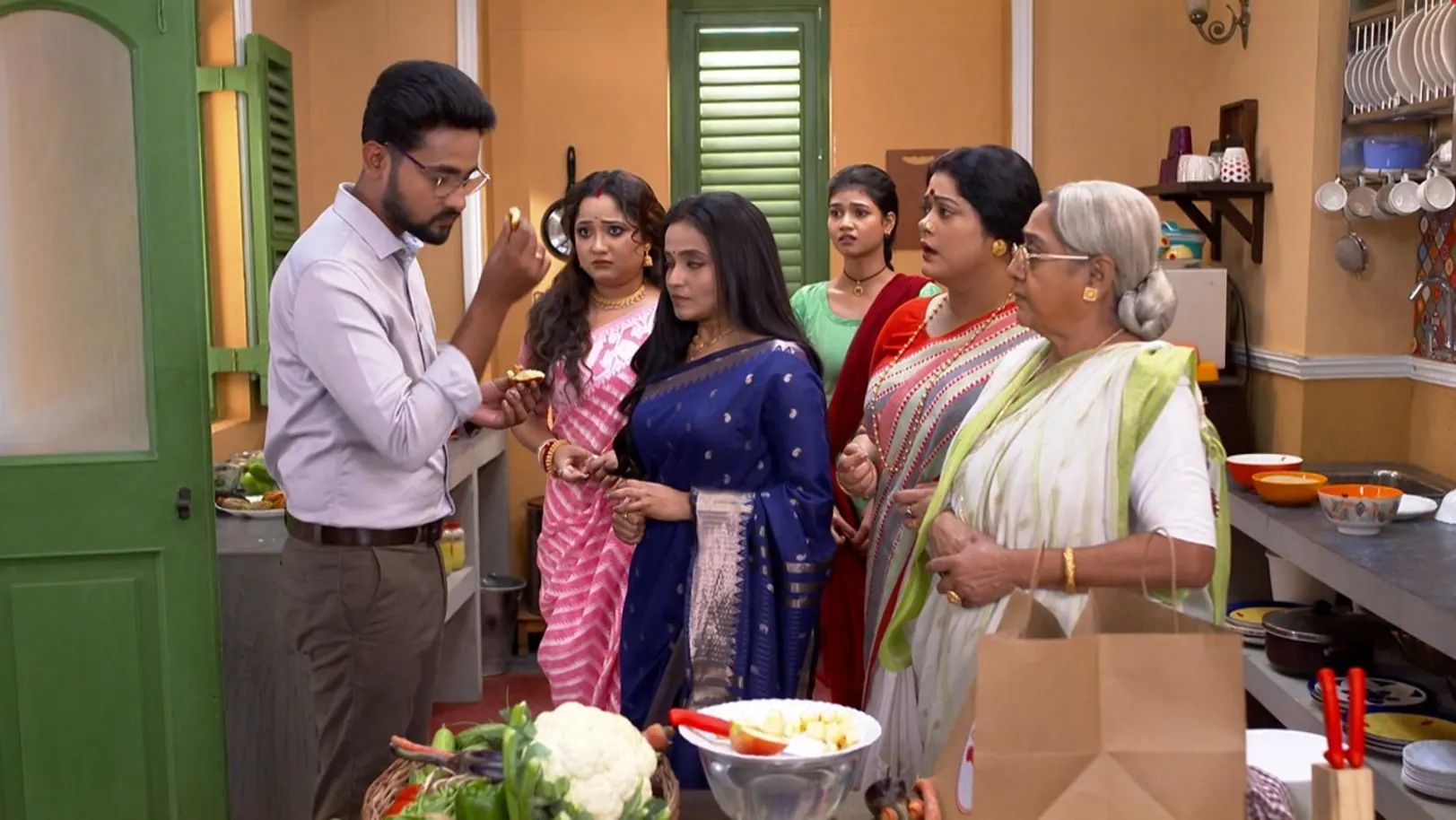 Watch Anondi Latest Episodes Online Exclusively on ZEE5