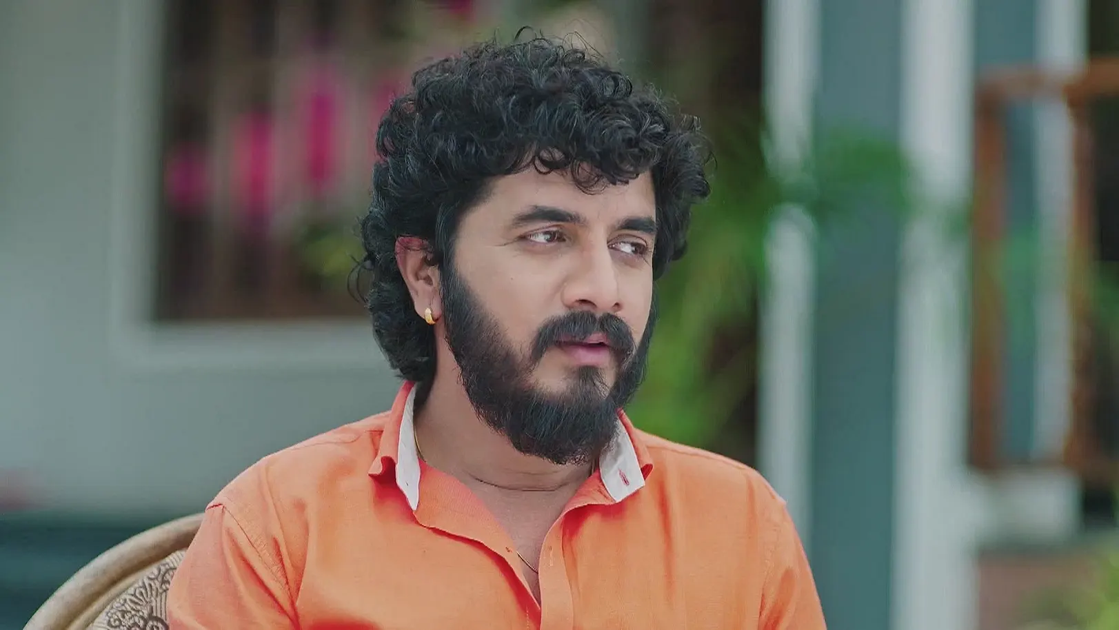 Watch Lakhat Ek Amcha Dada Latest Episodes Online Exclusively on ZEE5