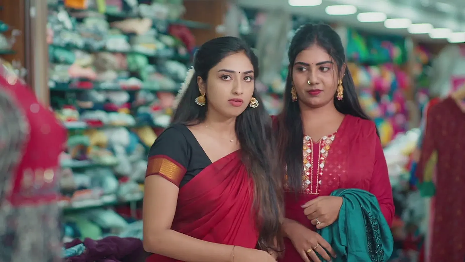 Akale TV Serial Online - Watch Tomorrow's Episode Before TV on ZEE5