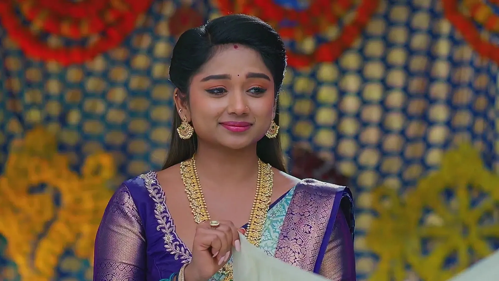 Watch Padamati Sandhyaragam Latest Episodes Online Exclusively on ZEE5