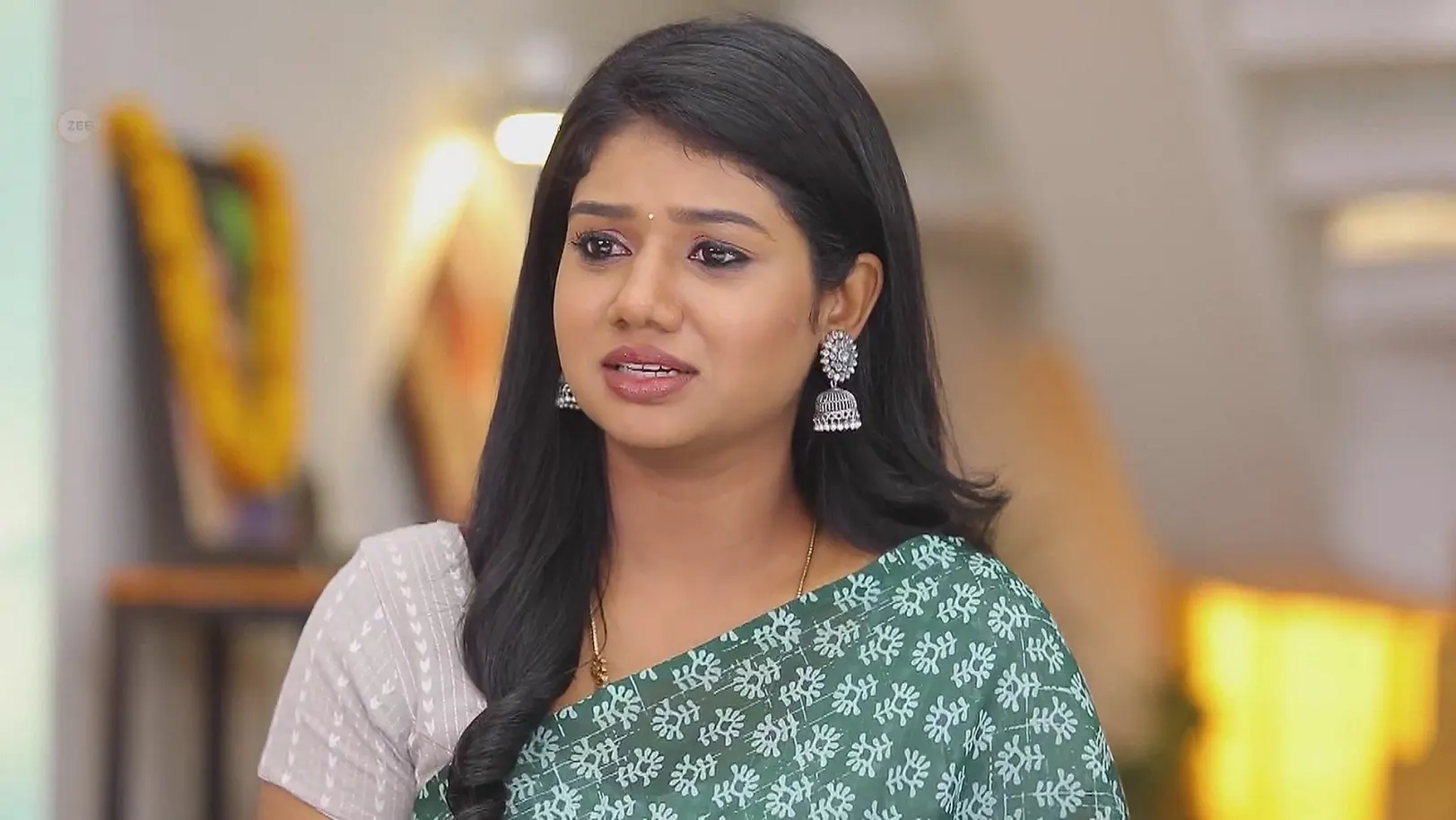 Watch Ninaithale Inikkum Latest Episodes Online Exclusively on ZEE5