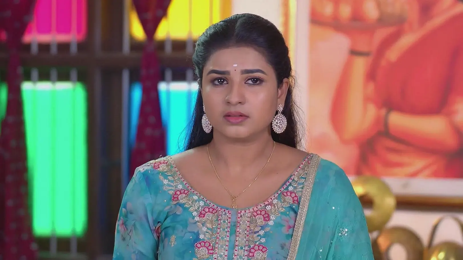 Watch Karthigai Deepam Latest Episodes Online Exclusively on ZEE5