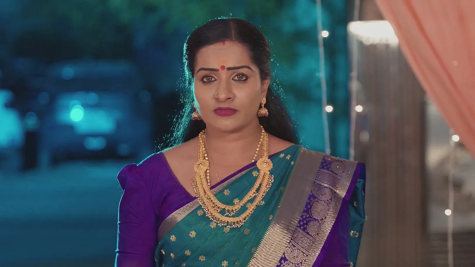 Watch Karthigai Deepam Latest Episodes Online Exclusively on ZEE5