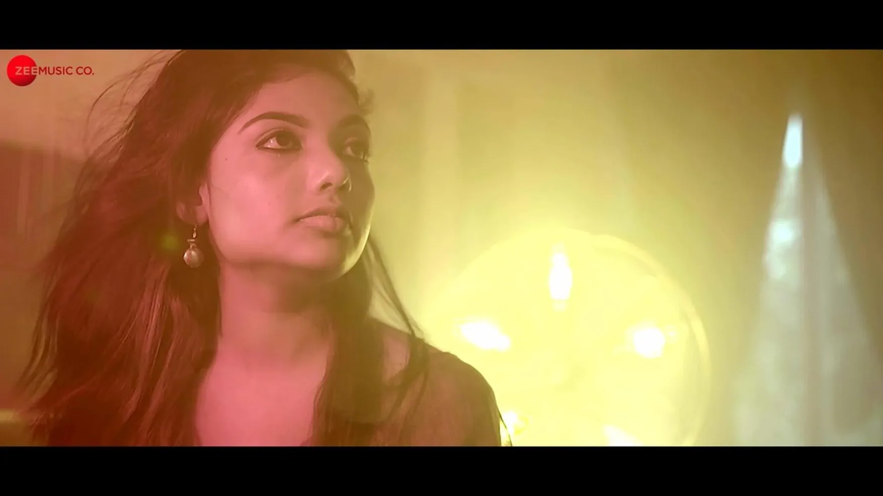 Watch Emon Ki Holo Full Music Video Song Online in HD | ZEE5