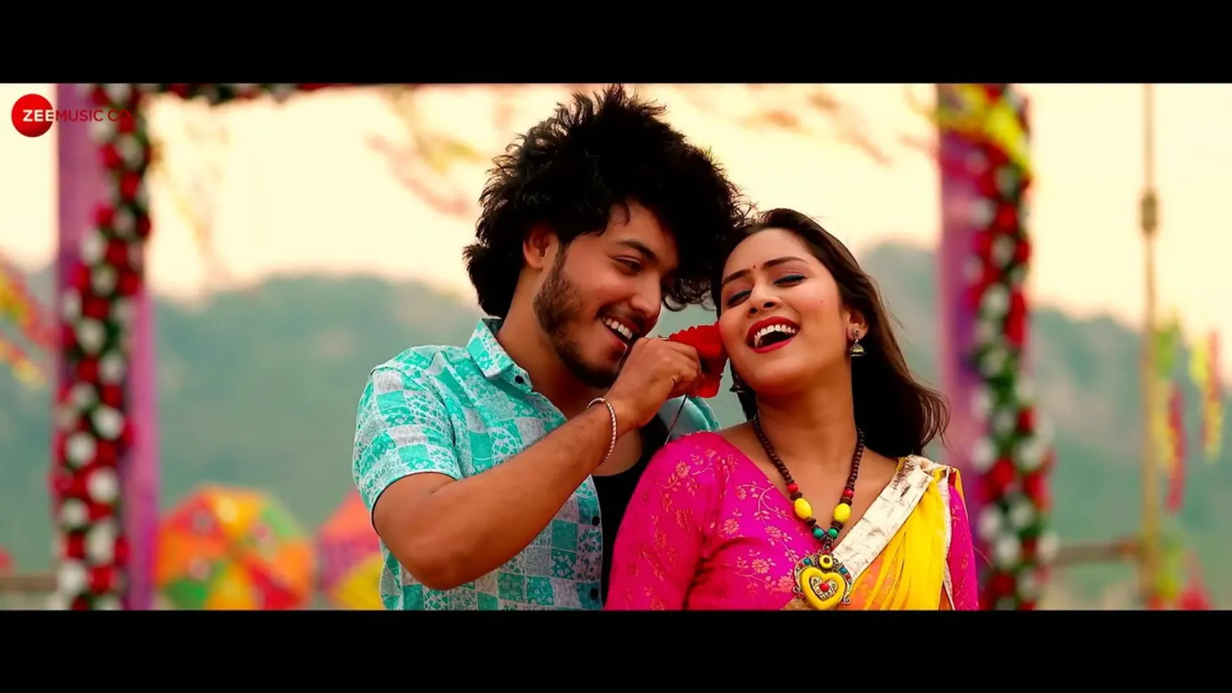 Watch Sara Ra Ra Full Music Video Song Online in HD | ZEE5