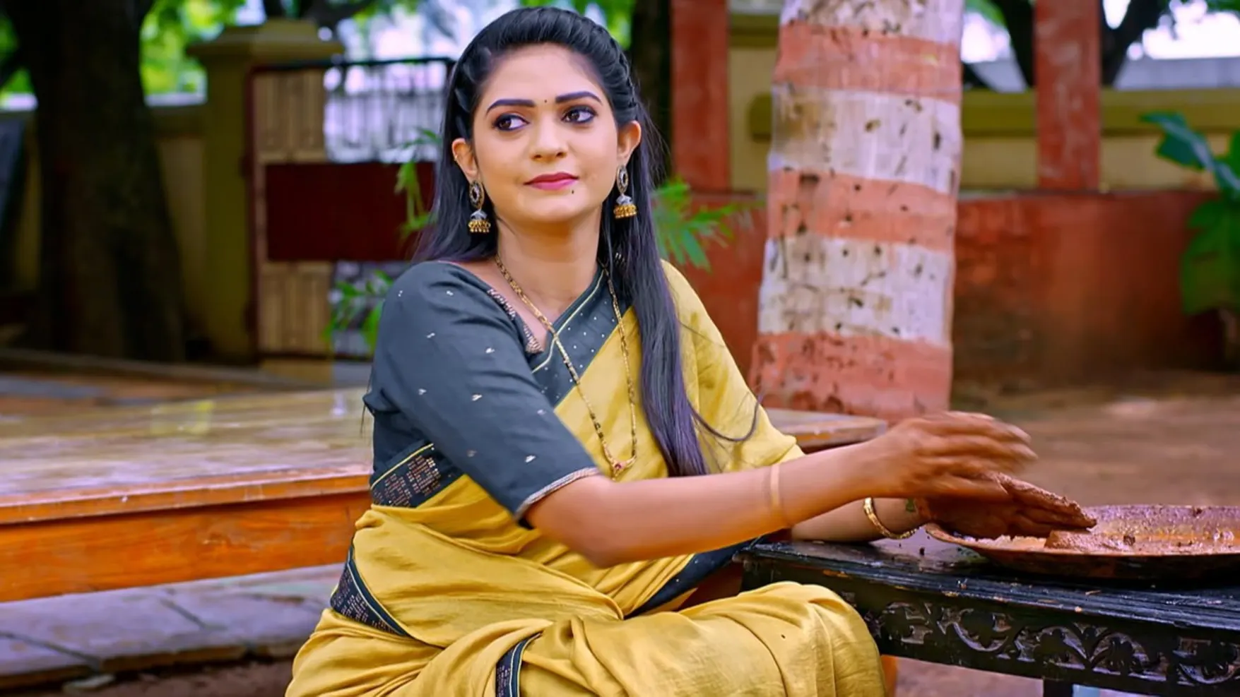 Watch Inti Guttu TV Serial 5th October 2021 Full Episode 266 Online on ZEE5 Watch Inti Guttu TV Serial 5th October 2021 Full Episode 266 Online on ZEE5
