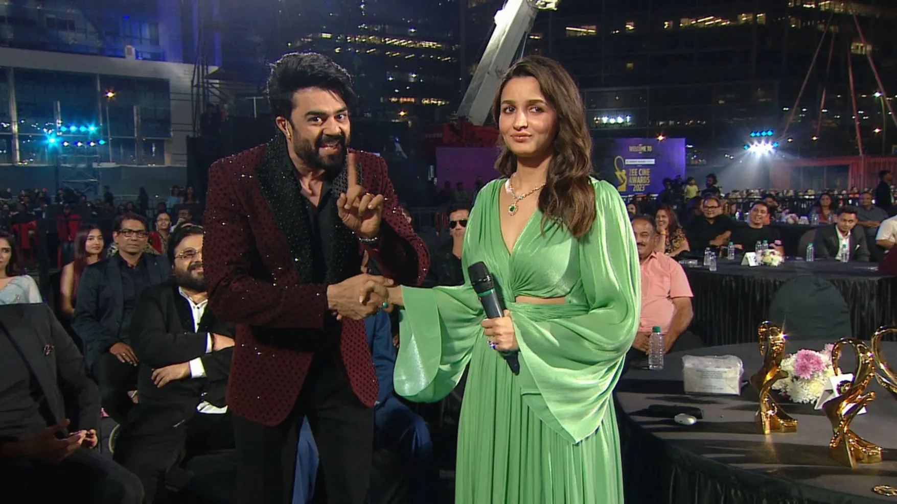 Watch Maniesh Reads Alia, Kiara and Pritam's Minds | Zee Cine Awards ...