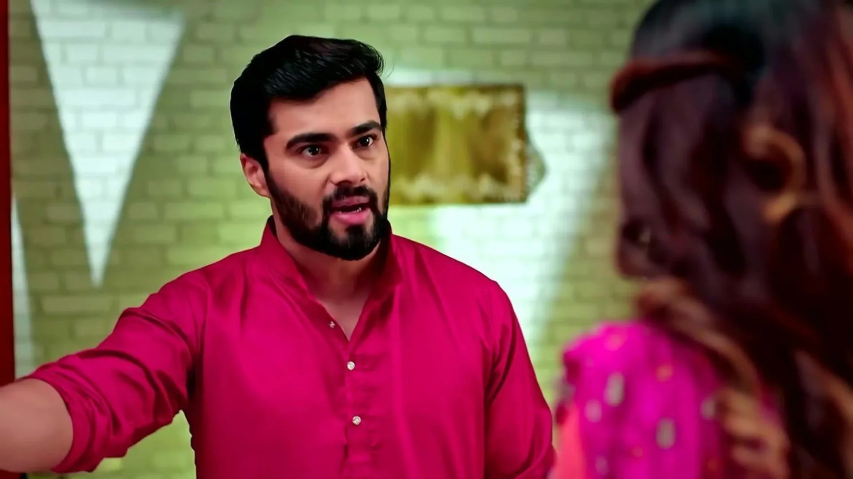 Watch Mahima Tries to Get Romantic with Jeevan | Amruthadhaare ...