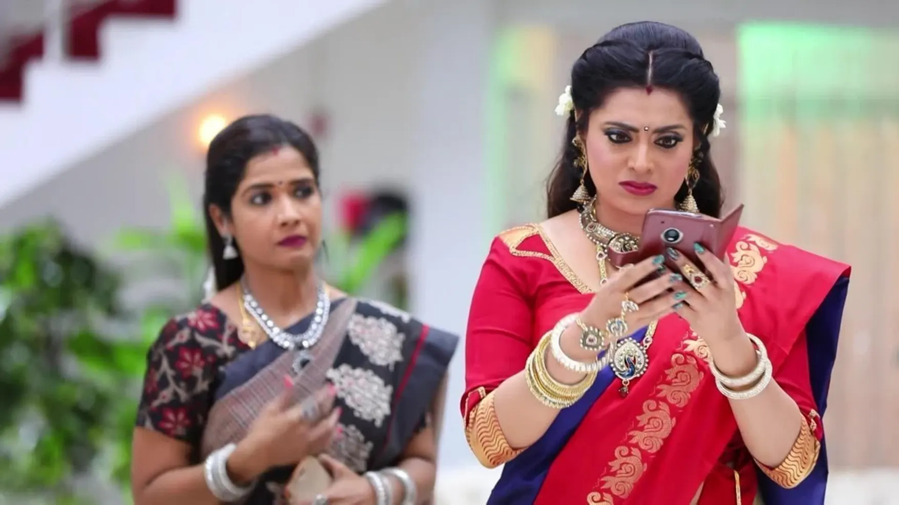 Watch Sembaruthi TV Serial 24th July 2018 Full Episode 211 Online on ZEE5