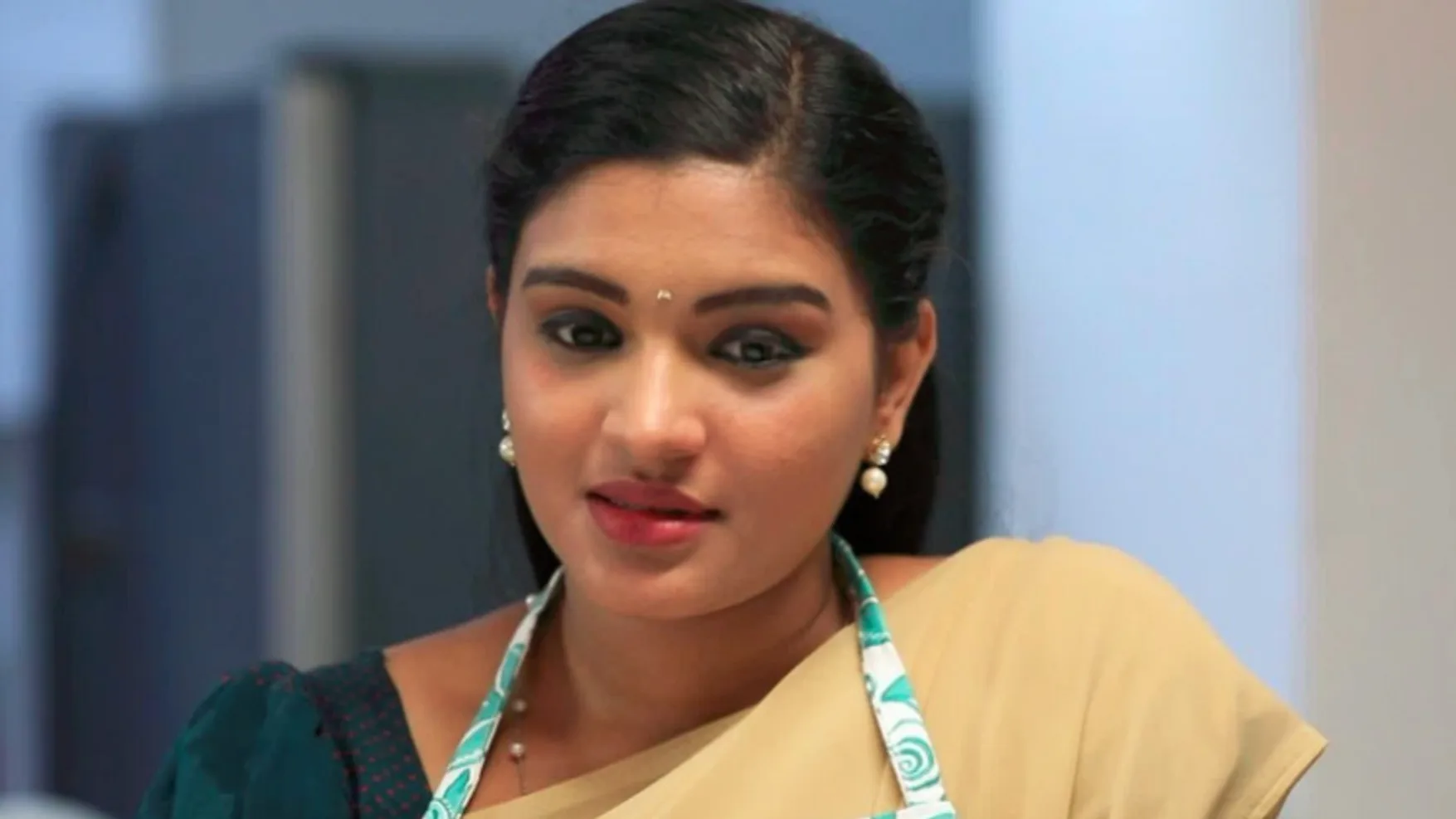 Watch Sembaruthi TV Serial 27th March 2018 Full Episode 116 Online on ZEE5