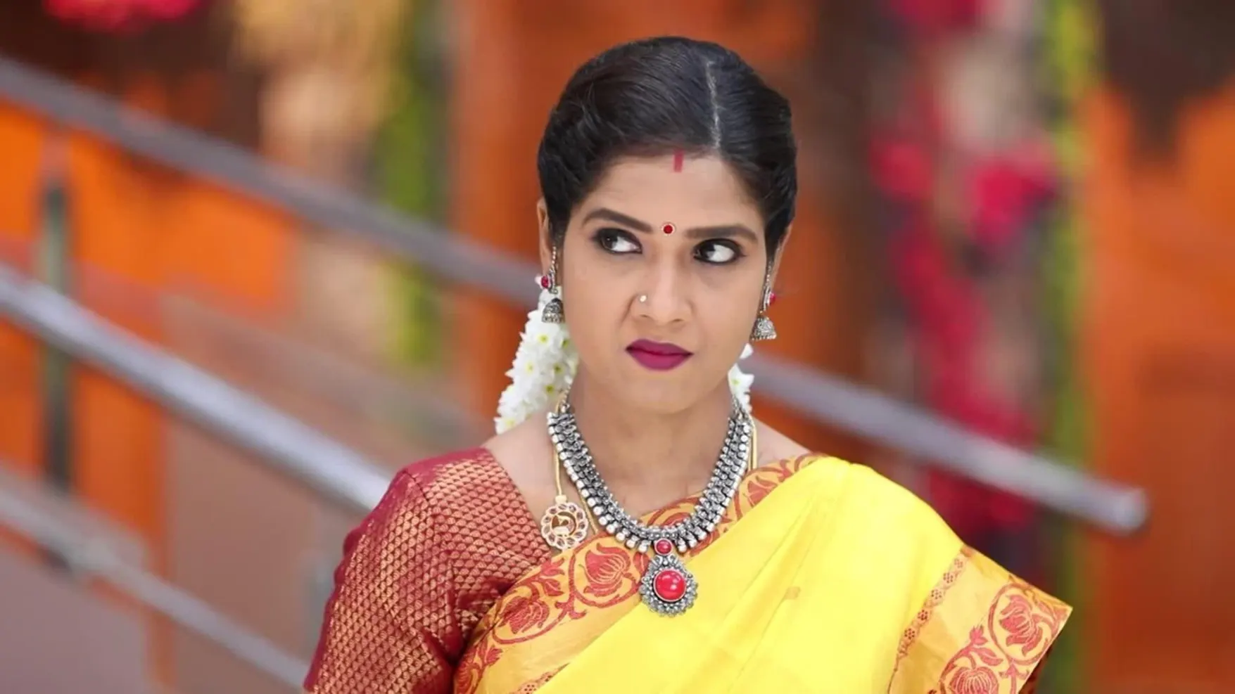 Watch Aadi tells that he is not in love with Parvathy - Sembaruthi ...