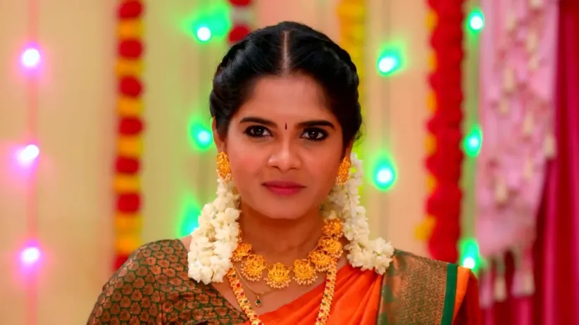 Watch Karthigai Deepam TV Serial 8th May 2023 Full Episode 129 Online on ZEE5