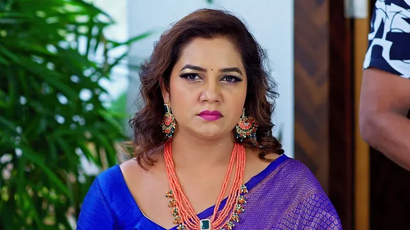 Watch Trinayani TV Serial 16th August 2024 Full Episode 1319 Online on ZEE5